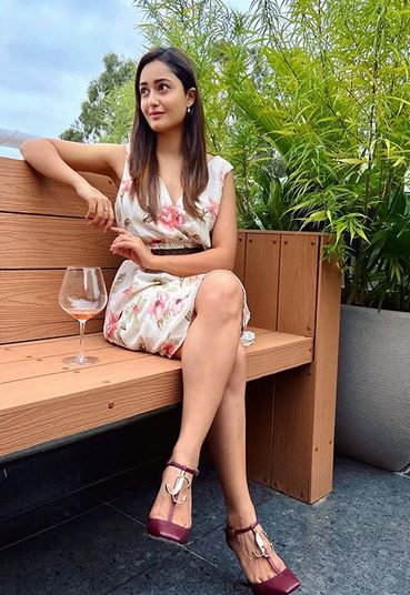 Tridha Choudhury Wiki, Age, Height, Boyfriend, Family, Bio | The Celeb Bio