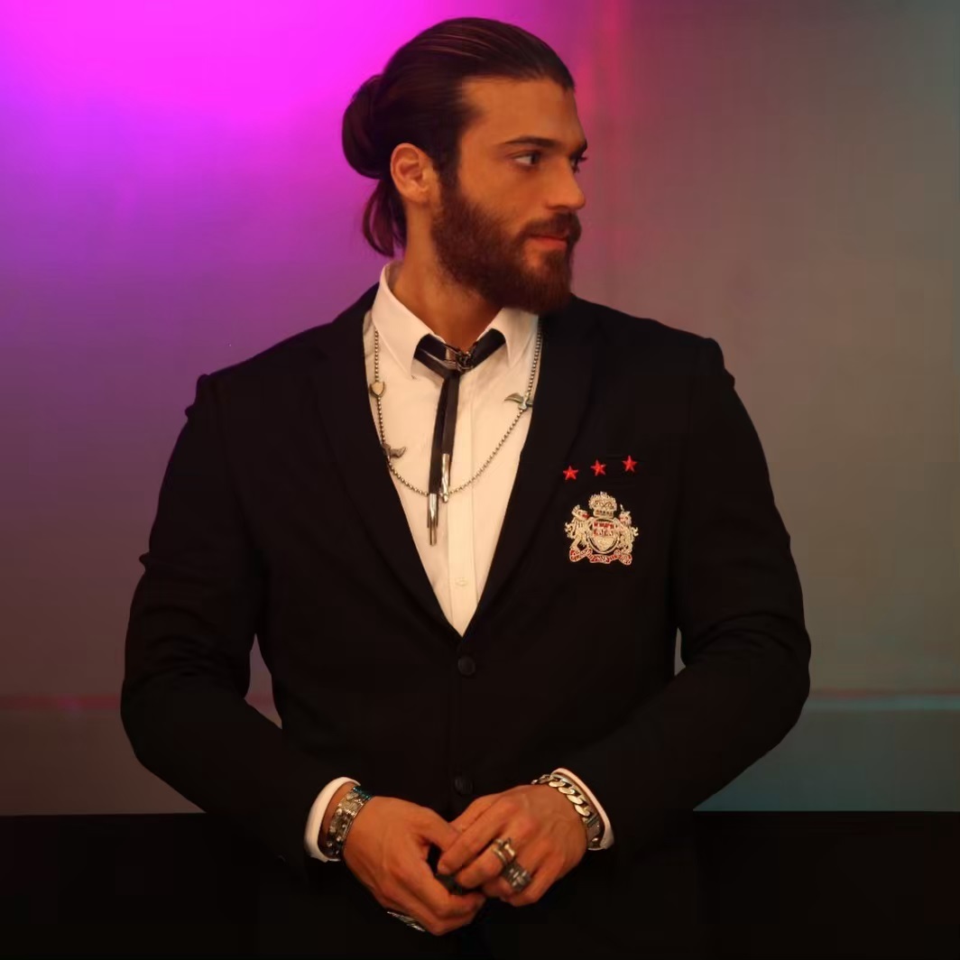 Can Yaman-Wiki, Biography, Age, Affairs, Awards, Girlfriend, Facts