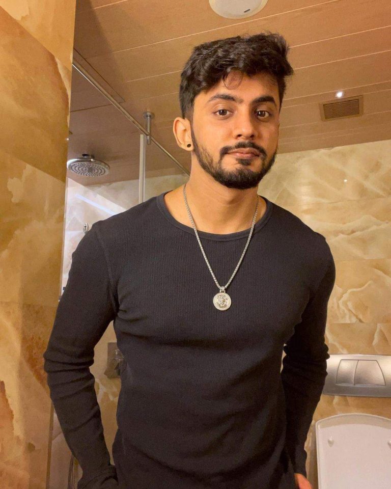 Adit Minocha Biography, Age, Girlfriend, Family, Career, Bio